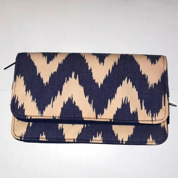thirty-one | Bags | Cloth Zipped Wallet | Poshmark